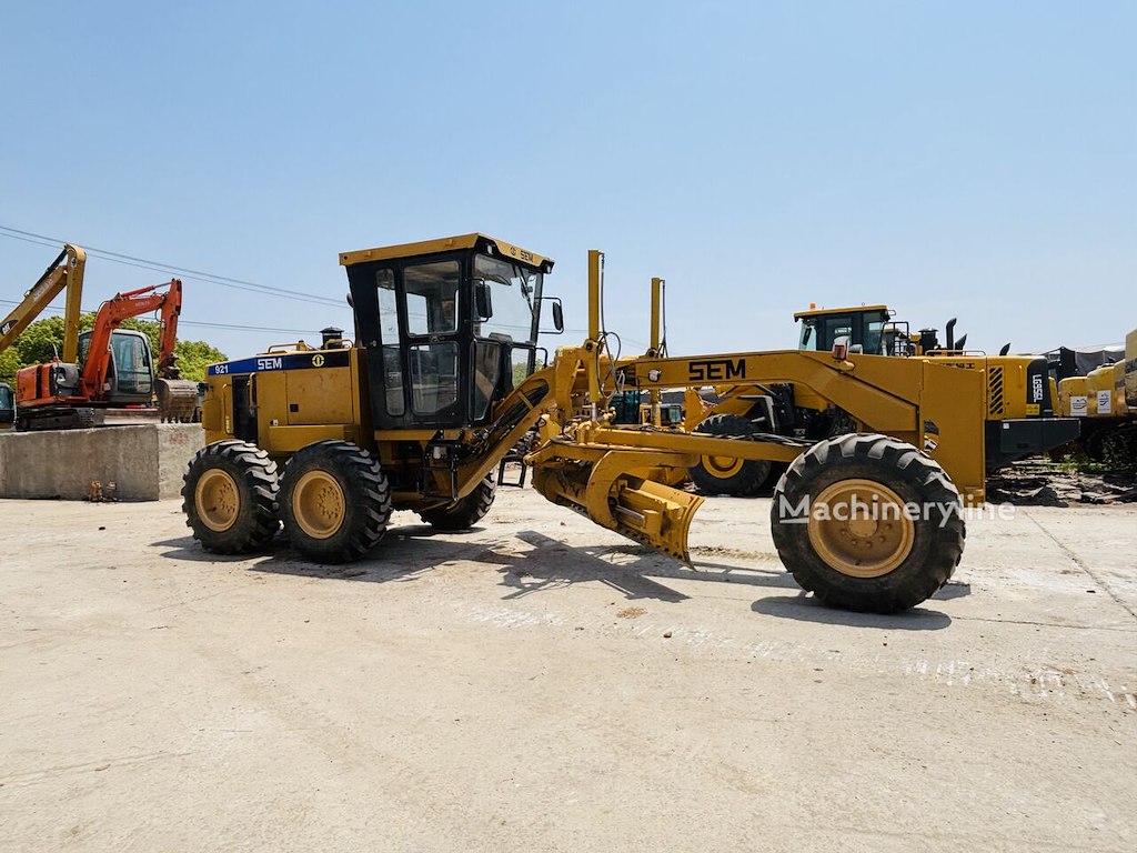 SEM 921 grejder
