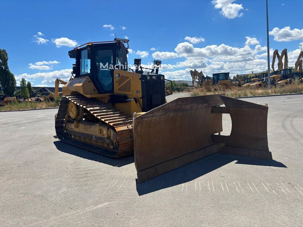 Caterpillar D5 buldožer