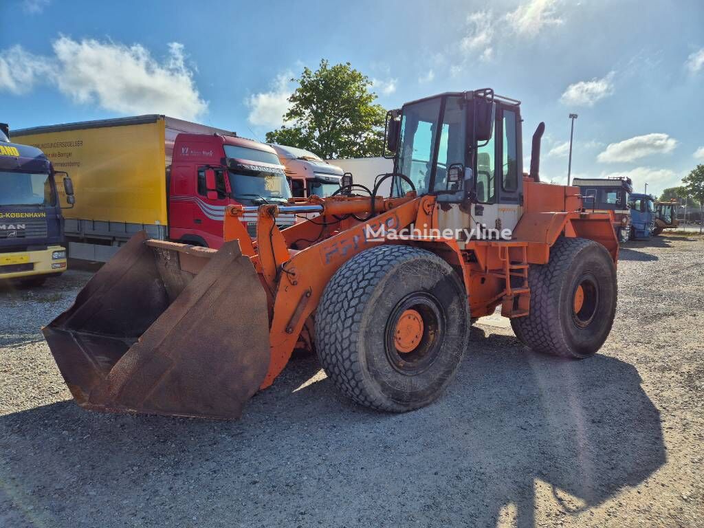 Hitachi FR 130 //good condition// good tires prednji utovarivač