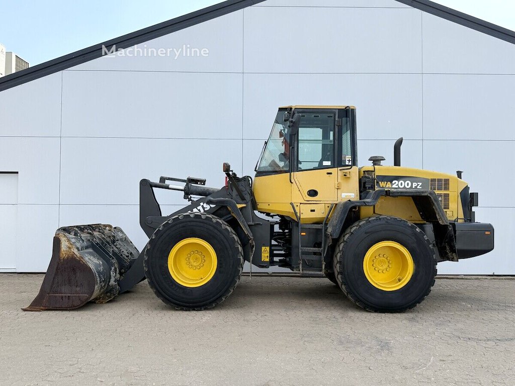 Komatsu WA200PZ-6 prednji utovarivač