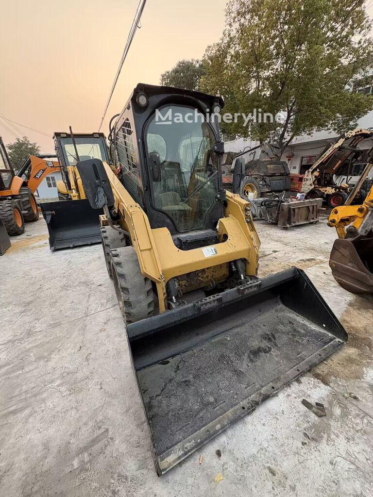 Caterpillar 236D mini utovarivač