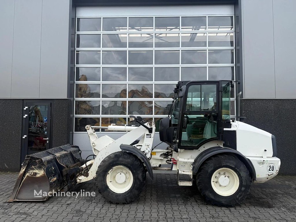 Caterpillar 908M multifunkcionalni utovarivač