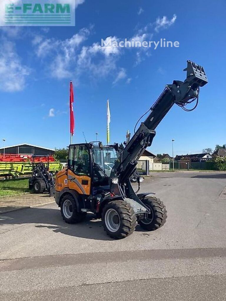 Giant G 5000 teleskopski prednji utovarivač