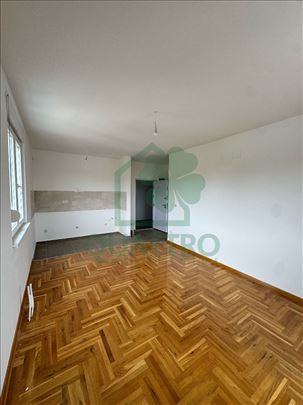 Kaludjerica, kod semafora 39m2, 1.5 I sprat