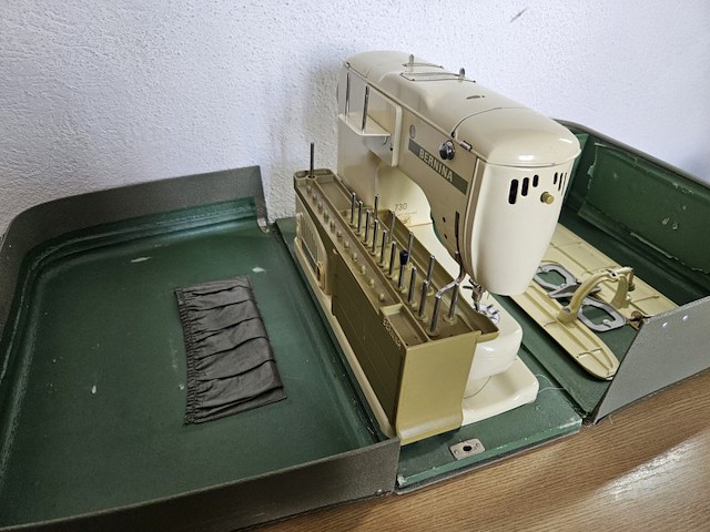 Elektricna masina za sivanje Bernina 730 Record sivaca