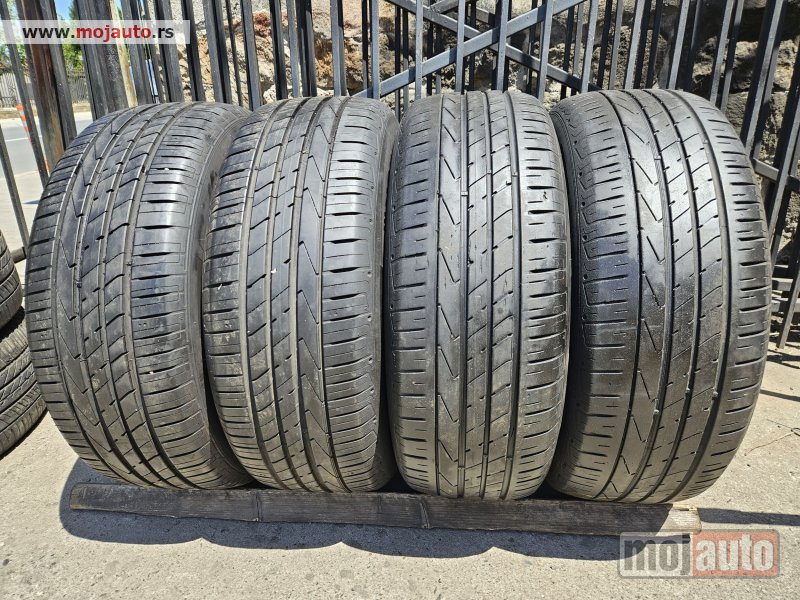 235-60-18 Hankook kao nove odlicne