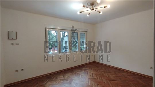 Hala Pionir, Braće Grim