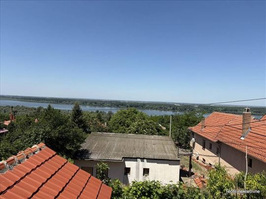 Višnjica, 344m2 na 4,5a, polunameštena, dva ulaza