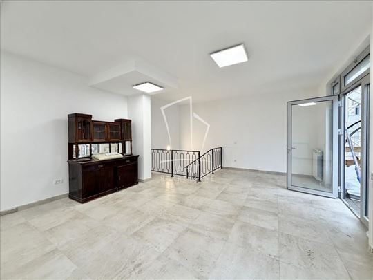 Lokal 61m2 + 40m2, sa PDV-om ID#14706
