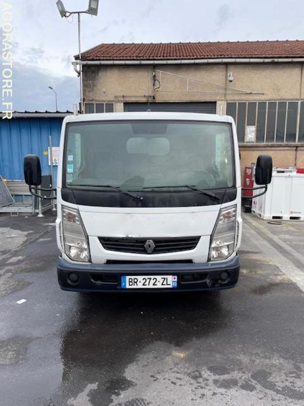 Prodaje se Renault MAXITY kiper na aukciji