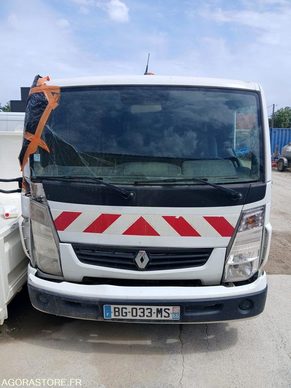 Prodaje se Renault MAXITY kiper na aukciji