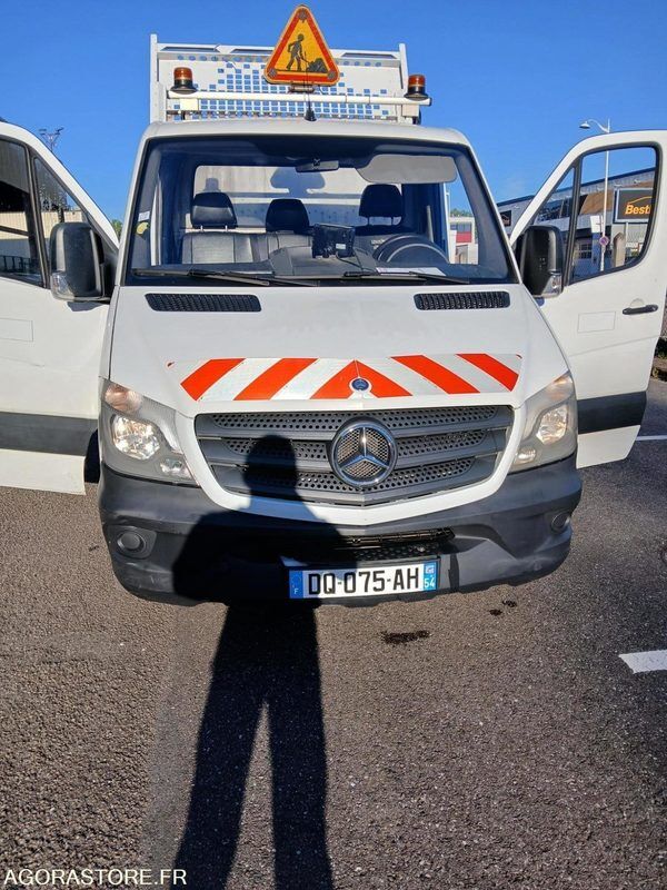 Prodaje se Mercedes-Benz SPRINTER kiper na aukciji