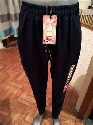 Dobra muška trenerka Napapijri Crna L Ranfla