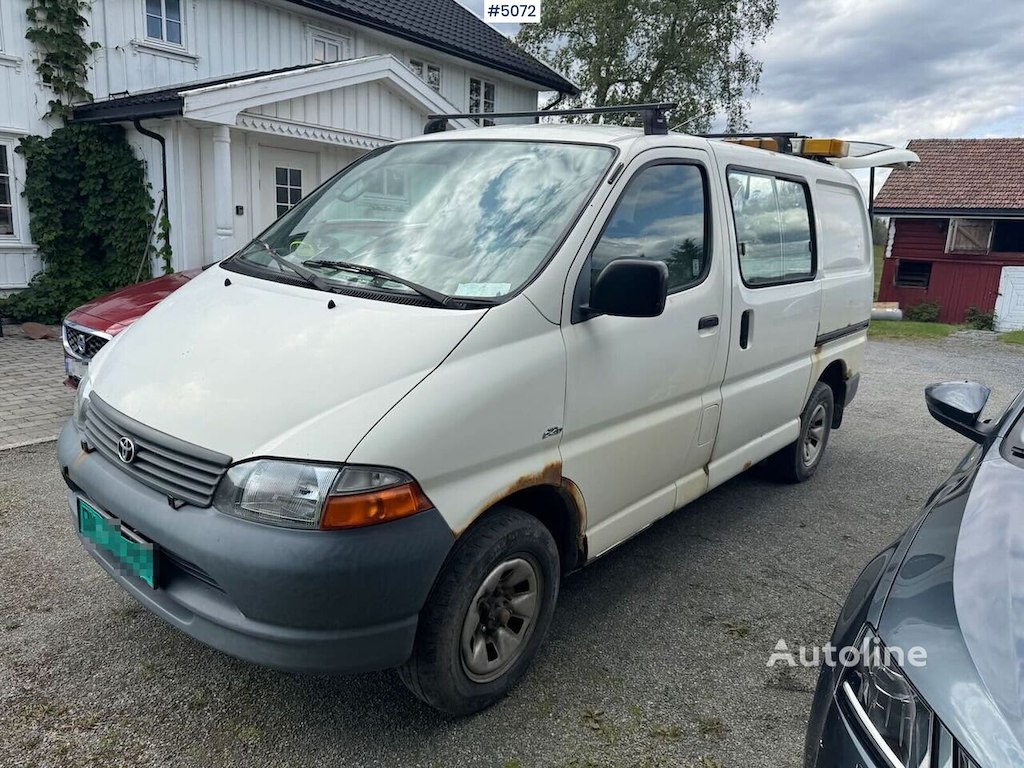 Toyota Hiace minibus furgon
