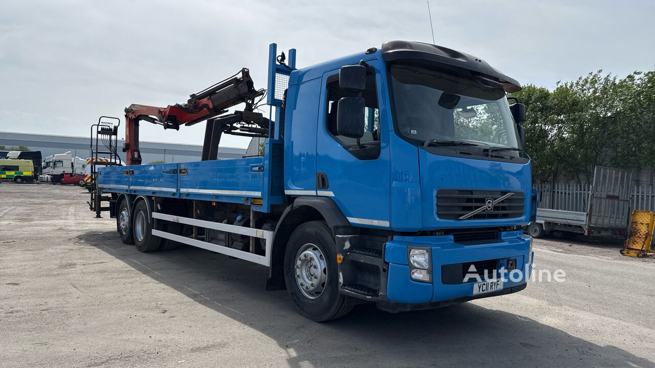 Prodaje se Volvo FE 300 kamion s ravnom platformom na aukciji