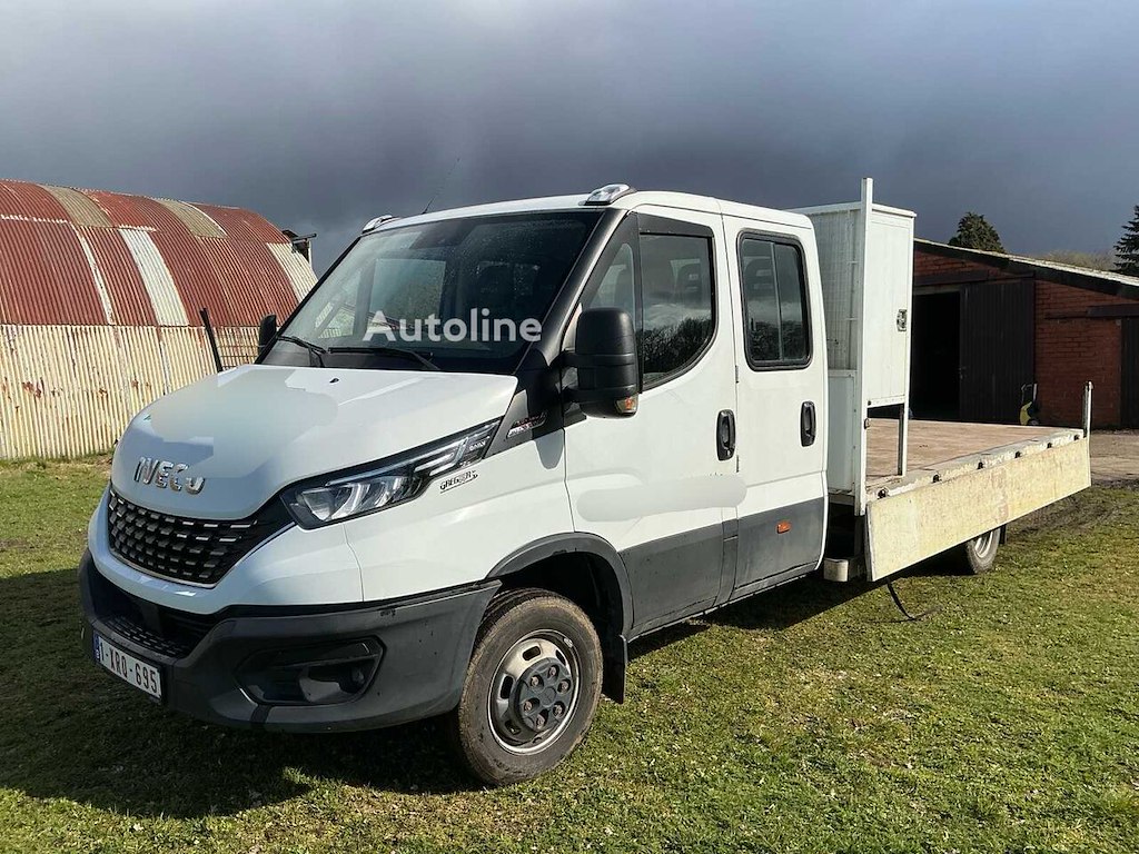 Prodaje se IVECO Daily 50C18 automaat kamion s ravnom platformom na aukciji