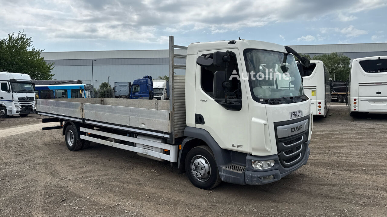 Prodaje se DAF LF 180 kamion s ravnom platformom na aukciji