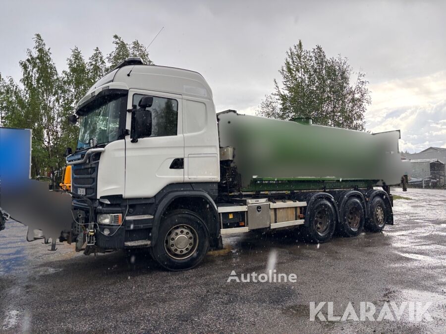 Prodaje se Scania R580 rol kiper sa kukom na aukciji