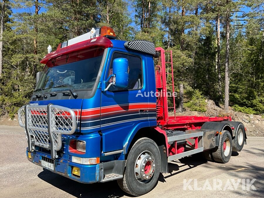 Prodaje se Volvo FM7 6x2 rol kiper sa kukom na aukciji