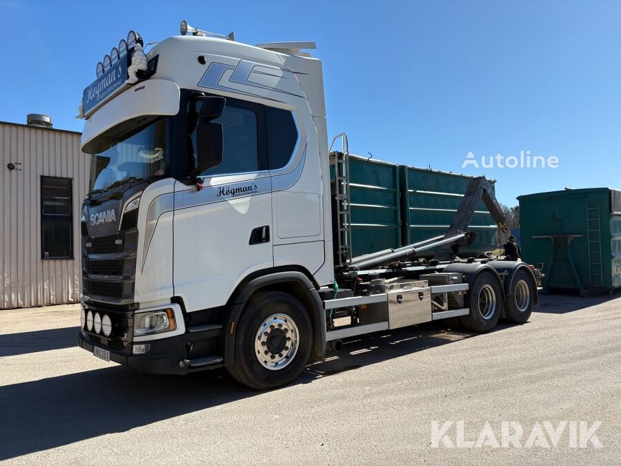 Prodaje se Scania S660 rol kiper sa kukom na aukciji