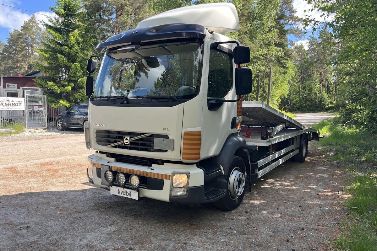 Prodaje se Volvo FL240 autotransporter na aukciji