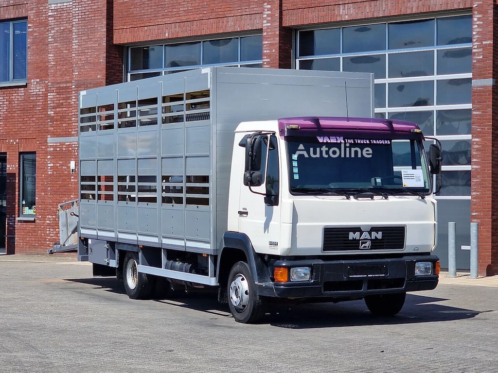 MAN TGL 8.240 - 2 deck livestock Bekkers - Loadlift - Manual gearbox kamion za prevoz stoke