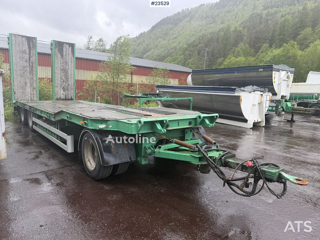 Istrail 3 akslet maskinslep m/ hydrauliske kjørebroer prikolica sa niskom platformom