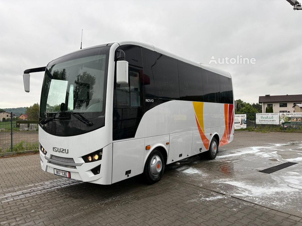 Isuzu Novo turistički autobus