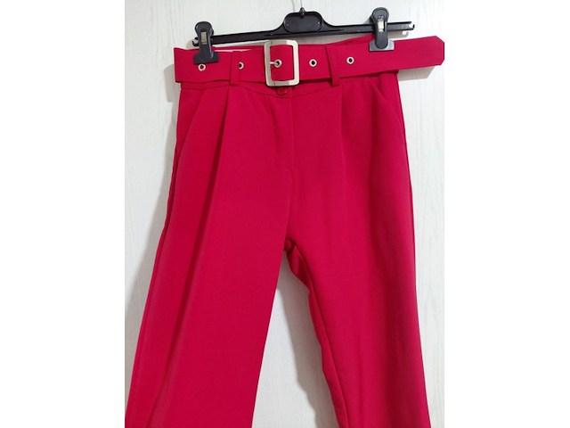 Crvene pantalone S prelepe kao nove