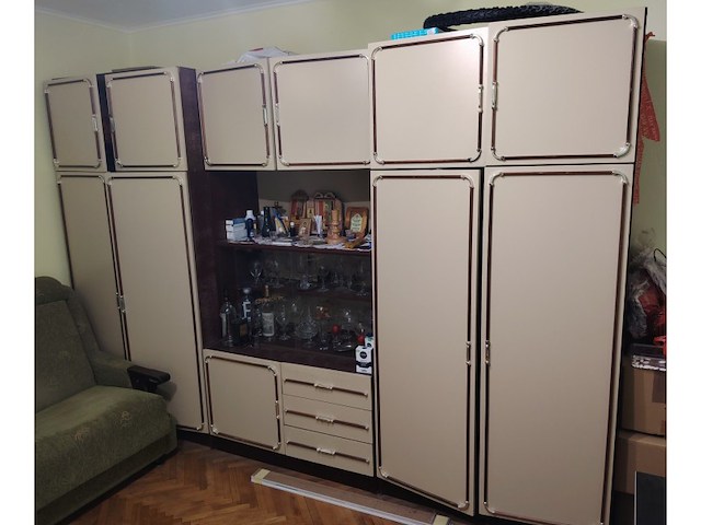 Garderobni orman