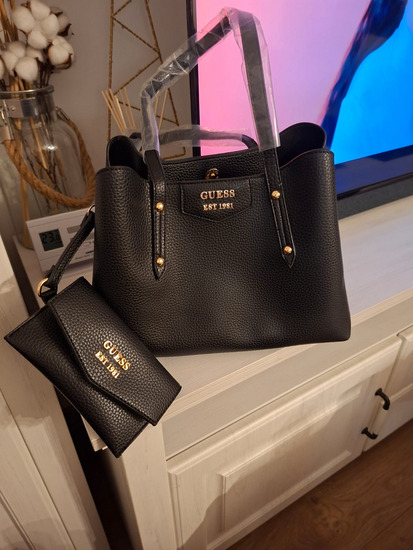 nova GUESS crna torba