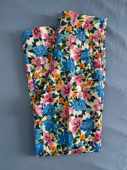 Zara cvetne pantalone XS