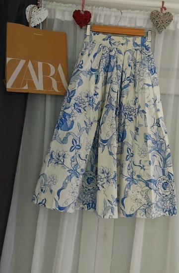 Romanticna Zara floral suknja pun krug XS/S