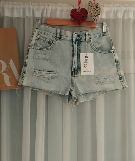 Pull&Bear mom fit teksas sorc nov sa etiketom S