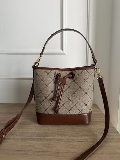 Reserved bucket torbica