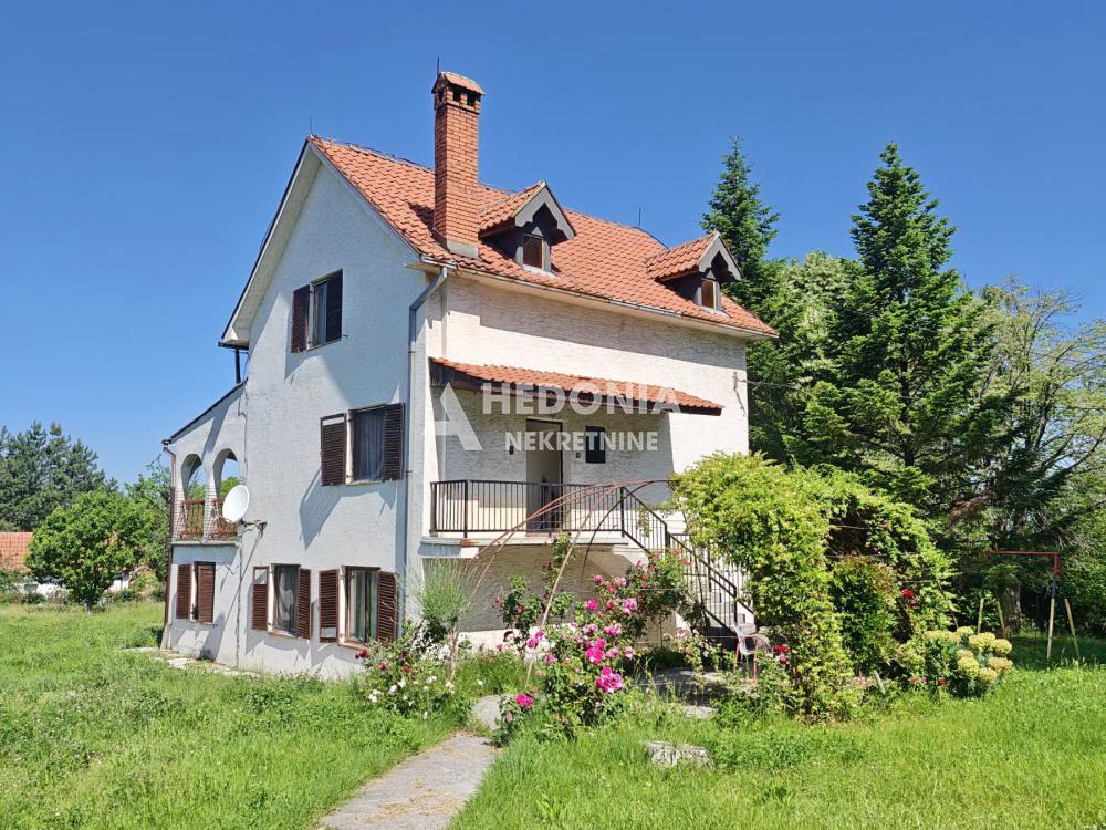 Draževac, Vinogradi, dva objekta, plac 28,6 ari ID#10519
249.000 €