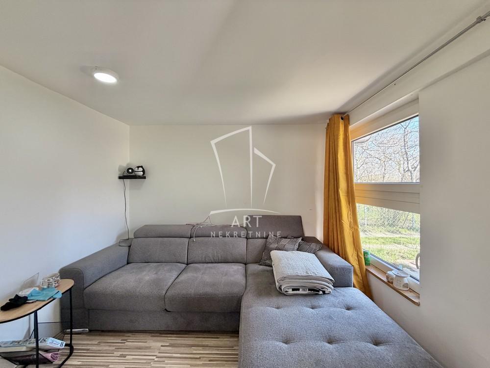 Uređena parcela od 8ari+potpuno sređena kuća za život ili investiciju ID#14391
95.000 €