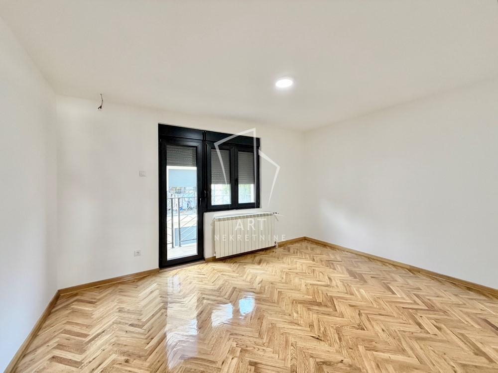 Smederevski put-Stara Kaluđerica, parking-uređena okućnica ID#14384
180.000 €