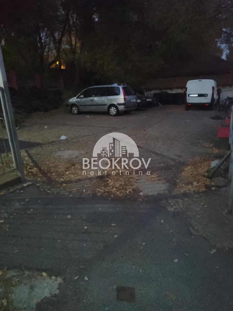 8 parking mesta-kod Autokomande ID#1238
600 €