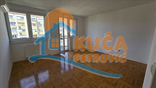 Izdaje se odličan stan na Bulevaru Nemanjića, 65m2