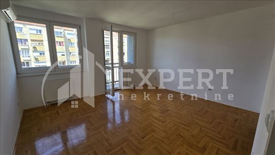 Izdaje se odličan stan na Bulevaru Nemanjića, 65m2