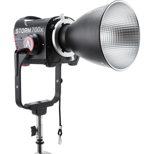 Aputure STORM 700x Tunable White LED Monolight
BLAIR Light Engine
Color accuracy
CCT i color control
Snaga
Dimming i režimi
Kontrola
Hlađenje
Konstrukcija
Lighting effects
Dimenzije i te...