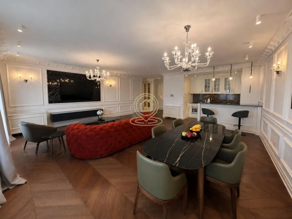 Izdavanje, četvorosoban stan, 125m², Čubura, Beograd