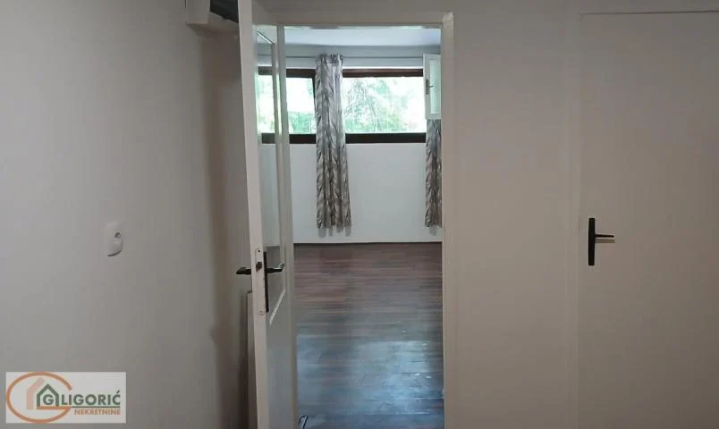 Svetao stan u Zemun Polju
