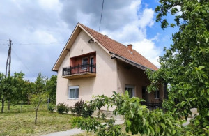Prodajem kucu u selu Provo-Vladimirci