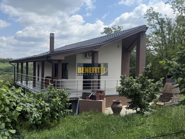 Prelepa kuća sa plantažom lešnika i oraha (8,4ha)