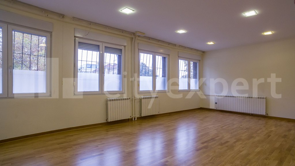 Poslovni prostor za izdavanje BEZ PROVIZIJE: Ostalo, 80m², Pjarona de Mondezira, Stari grad - 1000€