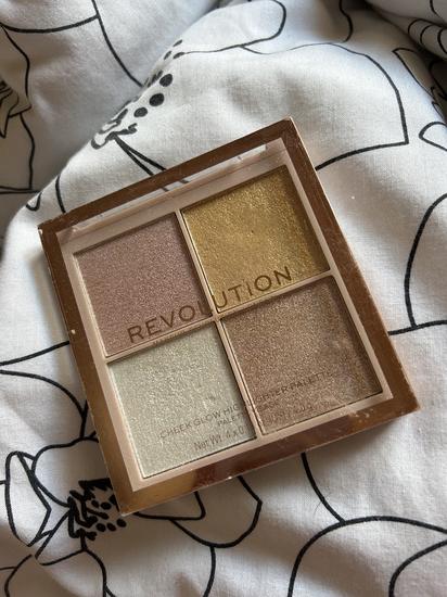 Revolution Paleta Higlighter Cheek Glow