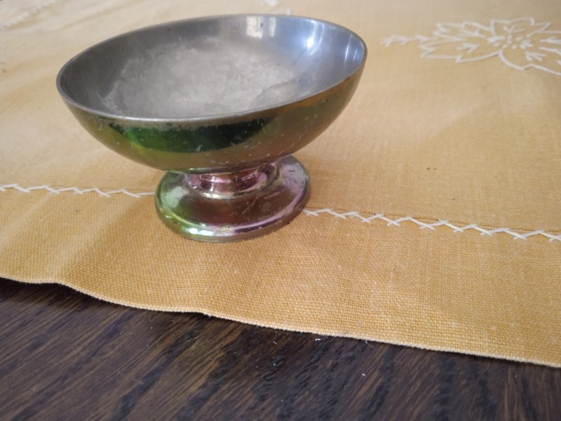 Vintage metalni tanjiric