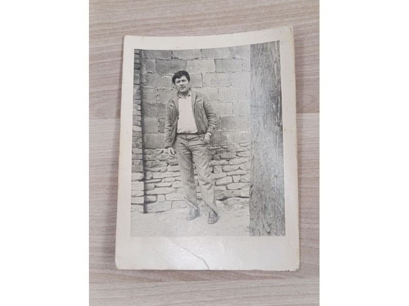 Vintage fotografija muskarac pozira